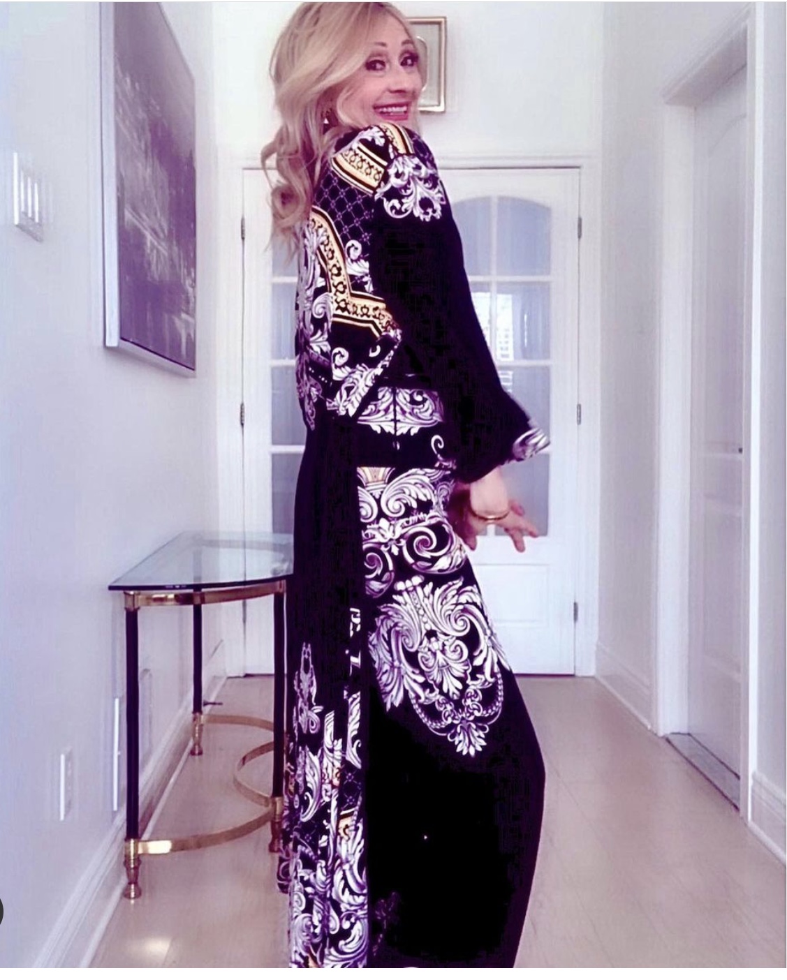 Kicking Off the Week in Eva Varro Style! - A STYLING JOURNEY
